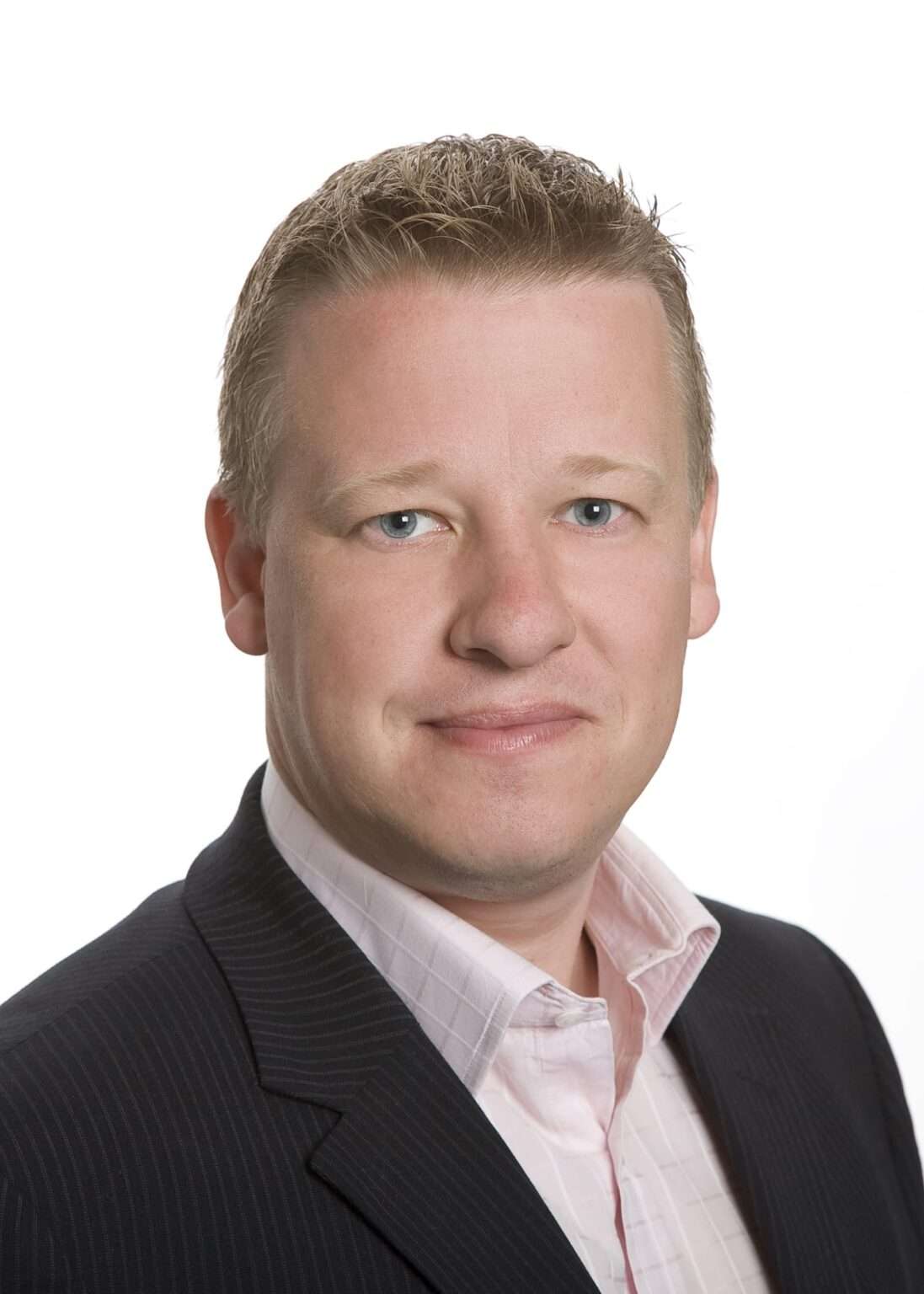 Commvault nombra a Darren Thomson como CTO para EMEAI - Revista Cloud