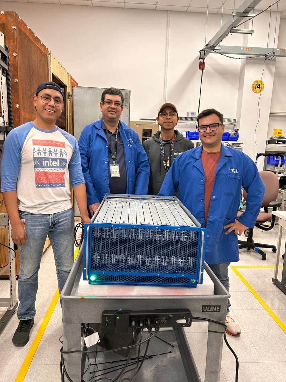 Intel déploie Hala Point : Le système neuromorphique inspiré du cerveau ...