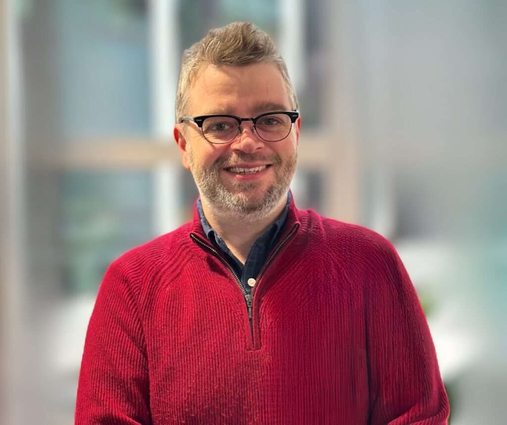 Explorando el Futuro de la Nube y el Multi-Cloud: Entrevista con John Bradshaw de Akamai ...