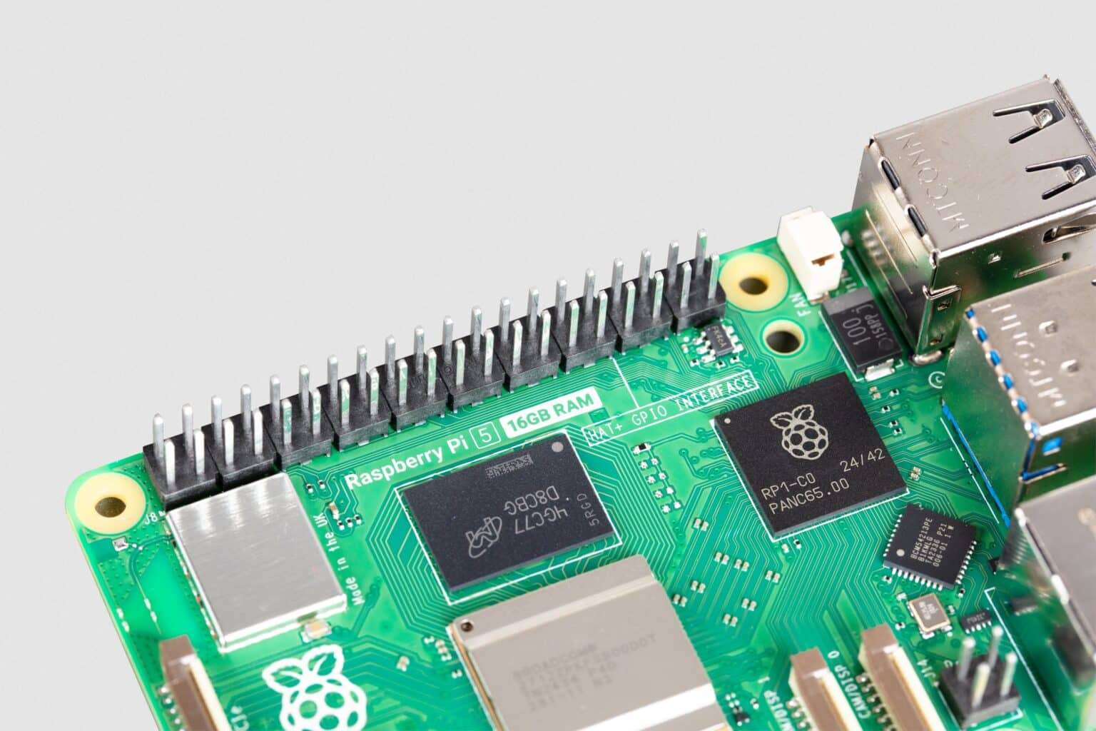 Raspberry Pi 5 amplía su alcance: llega la versión de 16GB y un compromiso con la sostenibilidad ...
