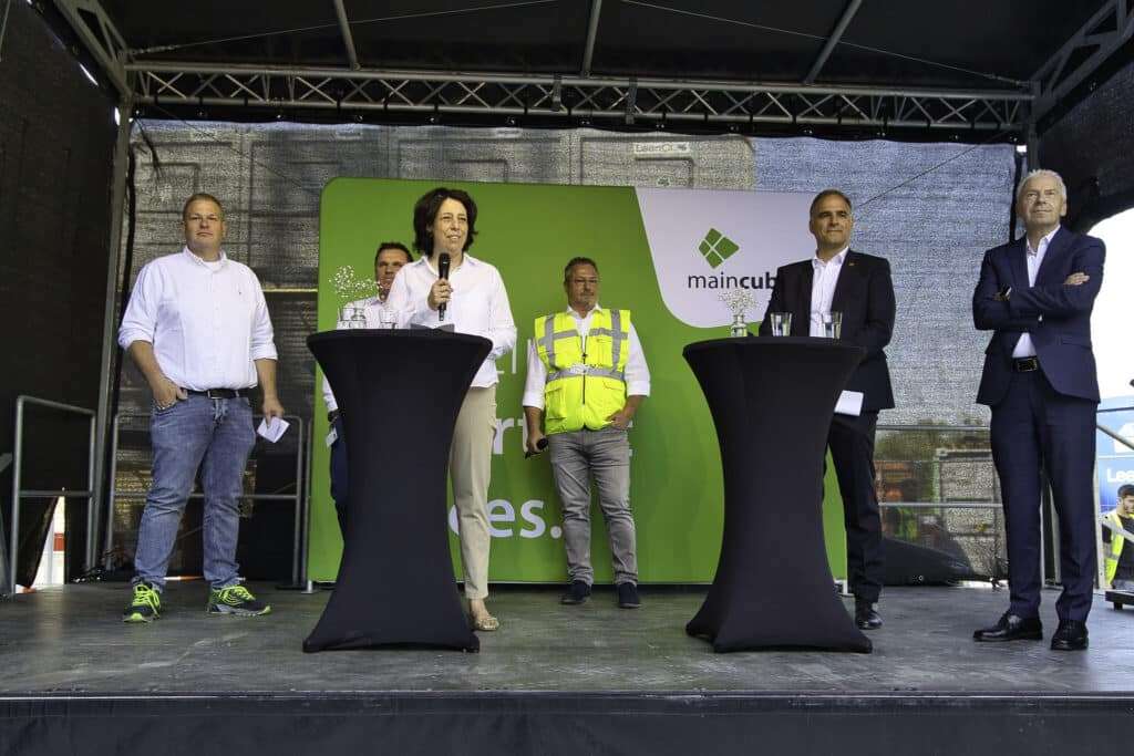 maincubes avanza hacia el futuro digital con la ceremonia de coronación ...