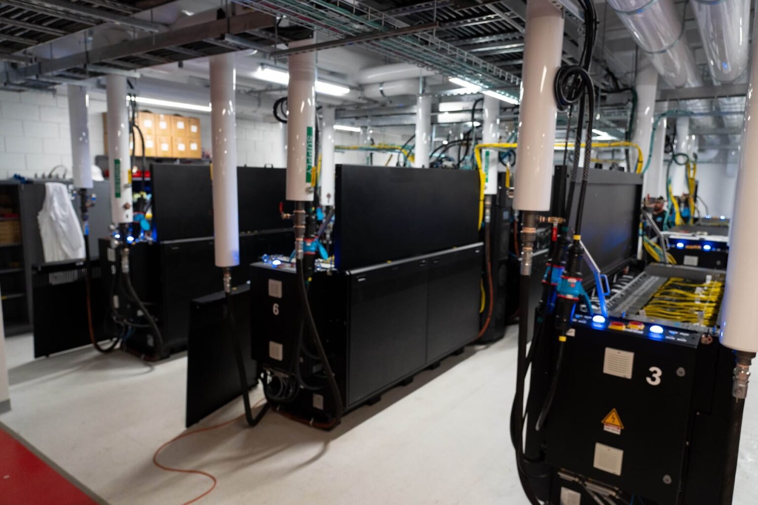 Nokia and Hypertec connect the Nibi supercomputer in Canada: a leap in ...